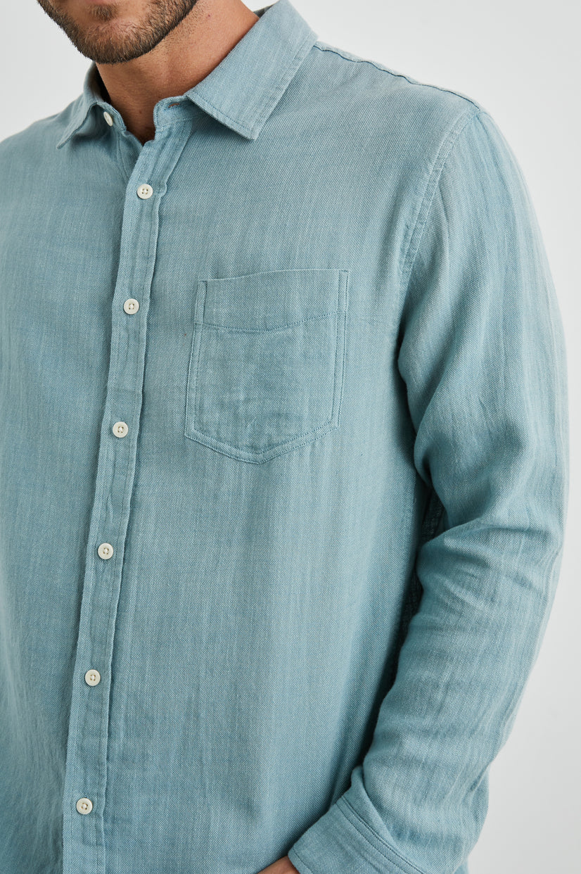 Rails: A Contemporary Clothing Brand For Men & Women